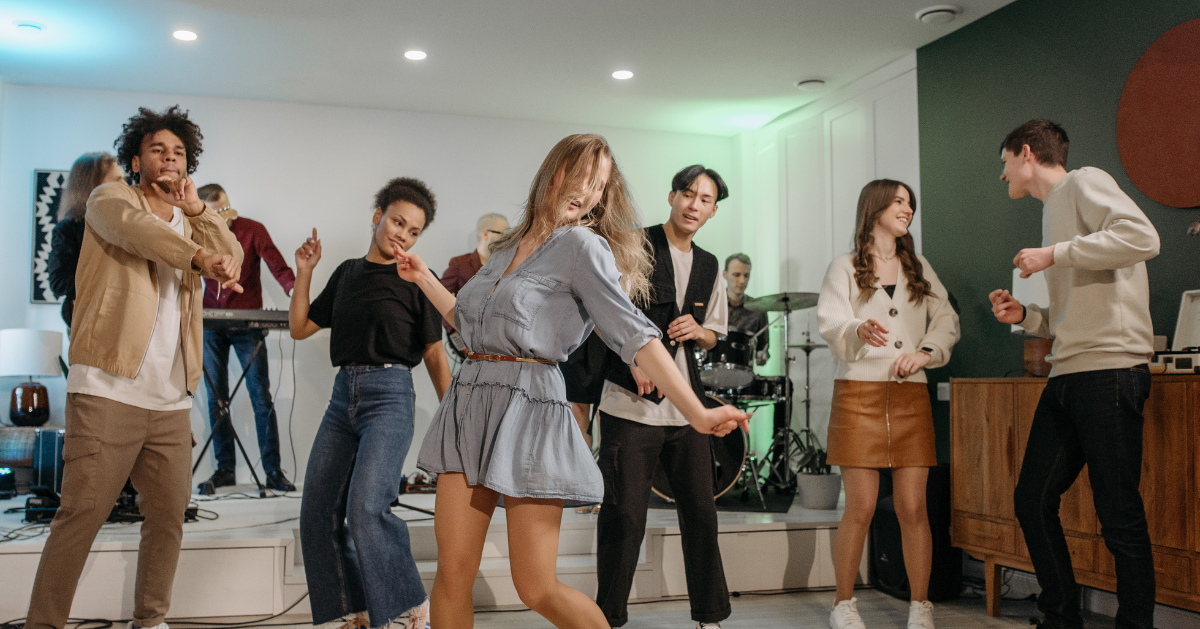How to Manage Peer Pressure When Going Away to College - TheHopeLine.com
